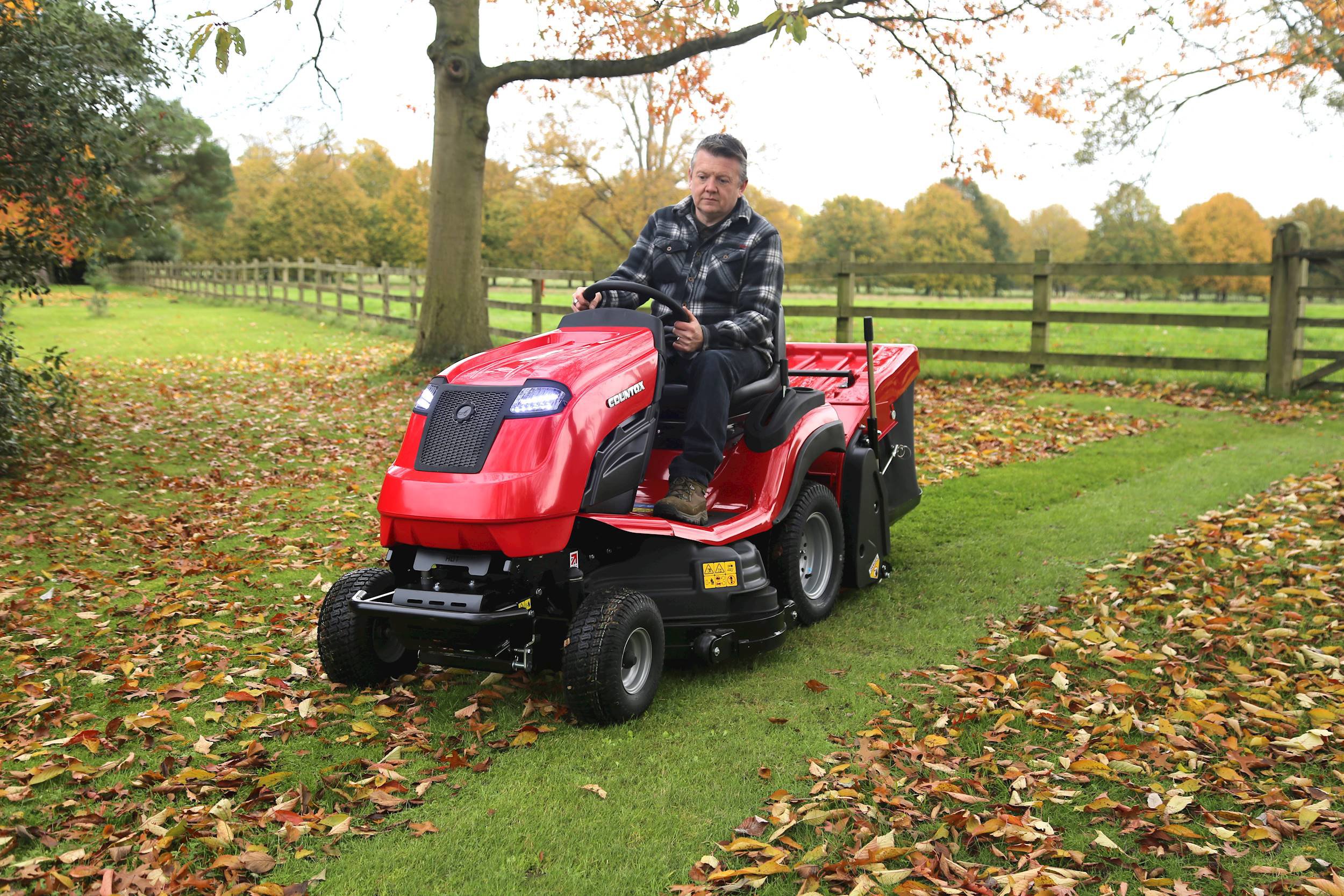Your complete guide to autumn lawn care | Kawasaki Engines