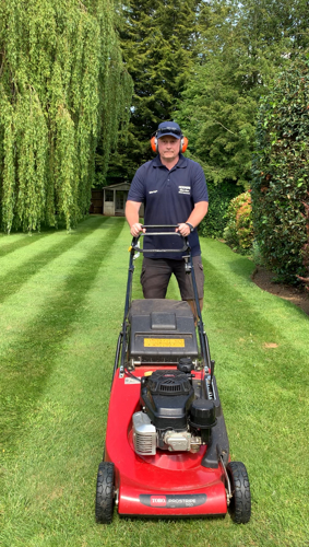 How to stripe a lawn: mastering the art of lawn stripes | Kawasaki Engines