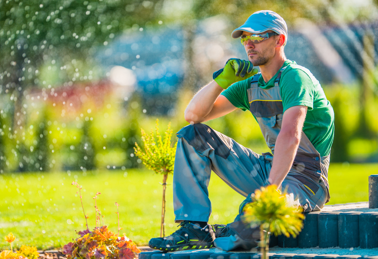 Avoid the most common injuries in landscaping | Kawasaki Engines