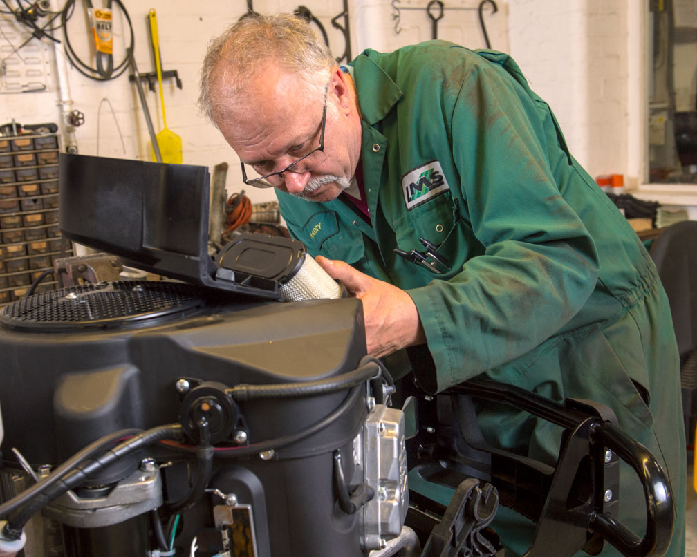 4-stroke engine maintenance: a how-to guide | Kawasaki Engines